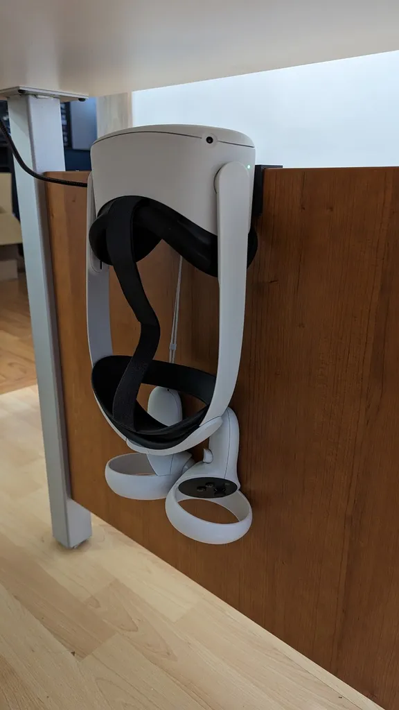 Oculus Quest 2/3 Desk Panel Mount with Hooks by MasterMitch MakerWorld ...