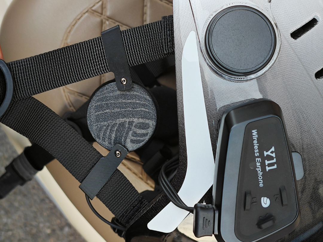 四分之三头盔蓝牙耳机安装座 来自 DAVINCI_FPV MakerWorld：免费下载 3D 模型