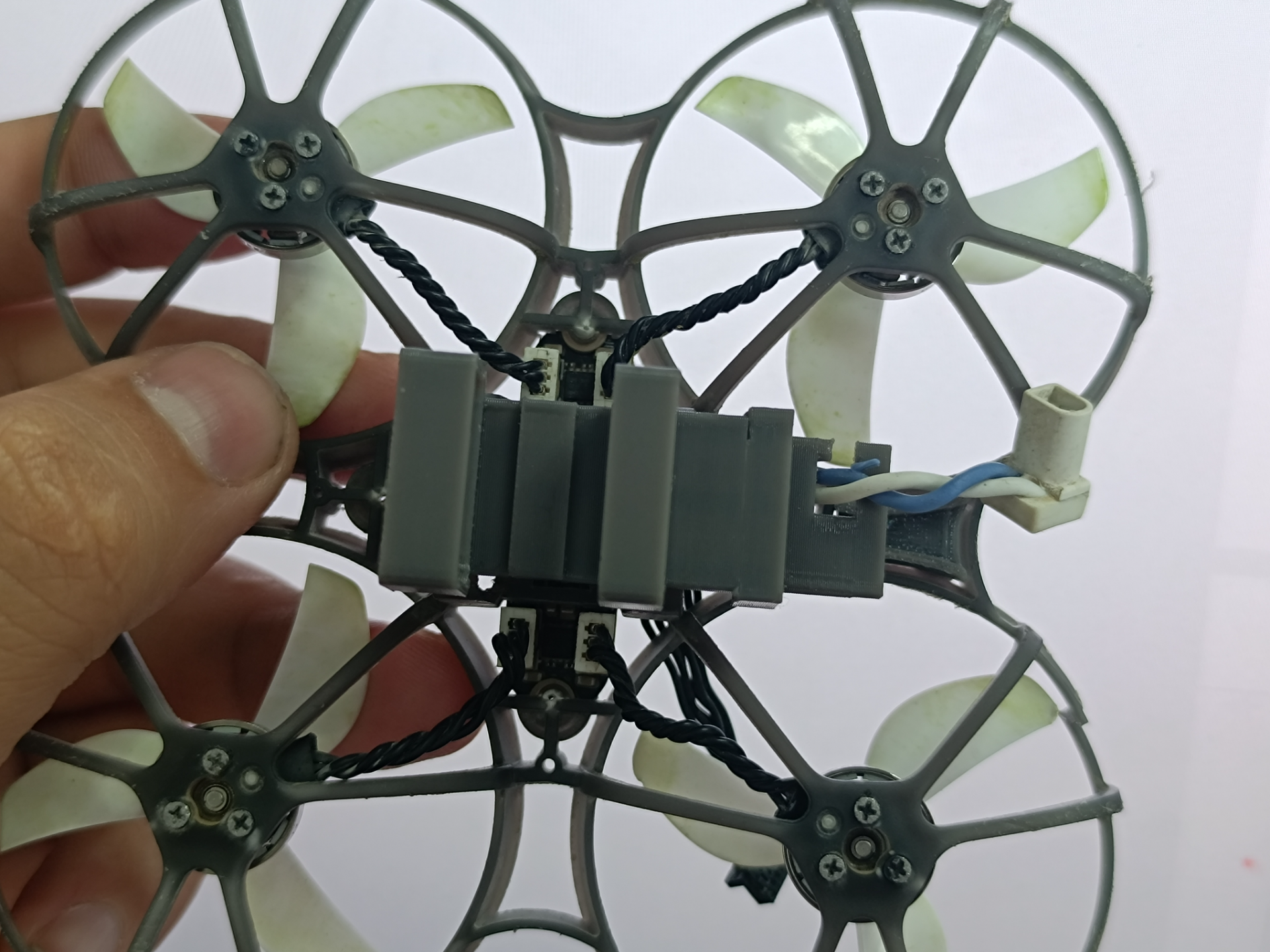 BETAFPV Meteor75 Pro upgraded with a Dahenggou 550 1S battery mount, no damage by 西山粽子 ...