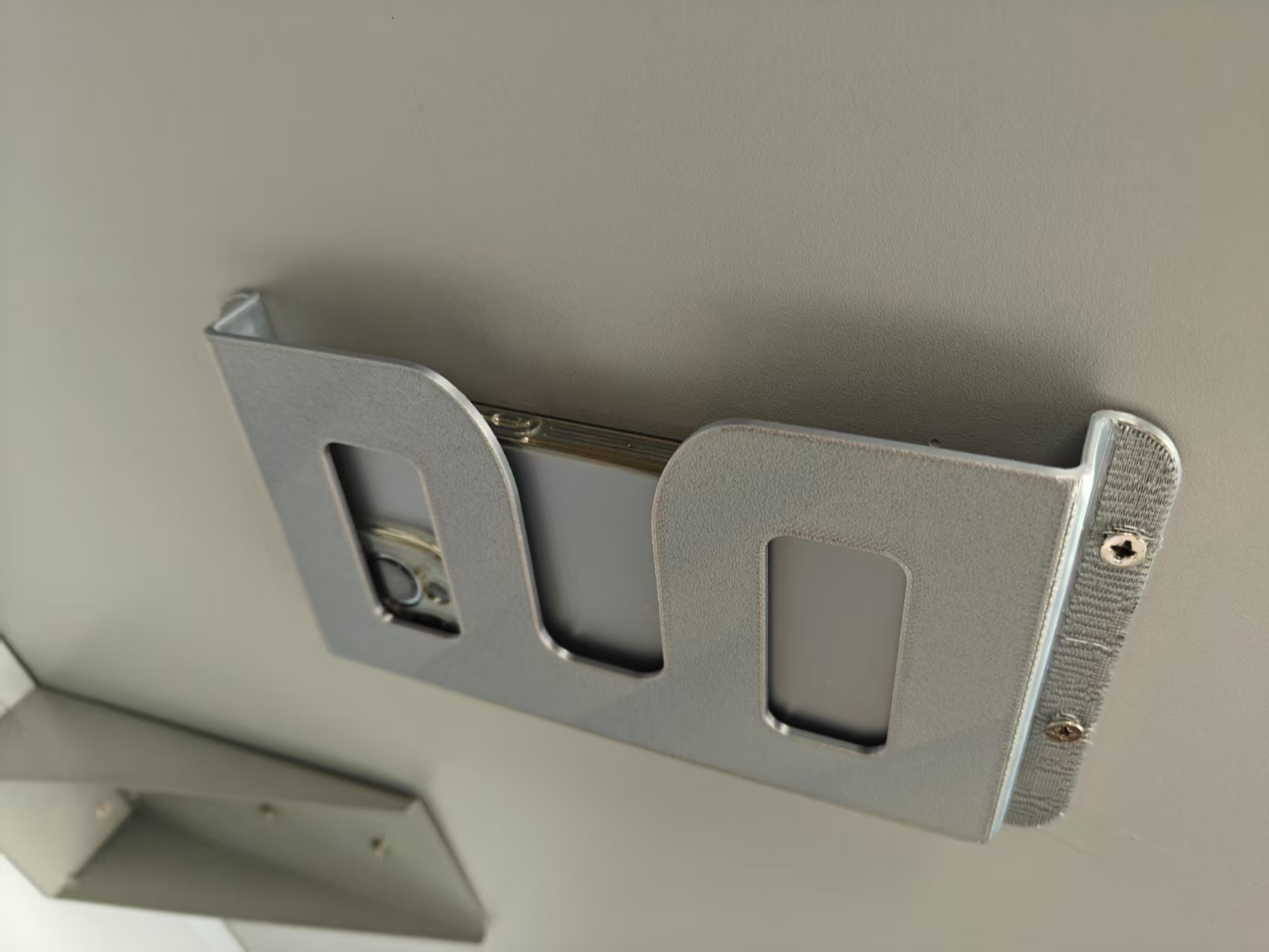 Under-desk phone holder, hidden from view by 麦田里的机械工程师 MakerWorld ...