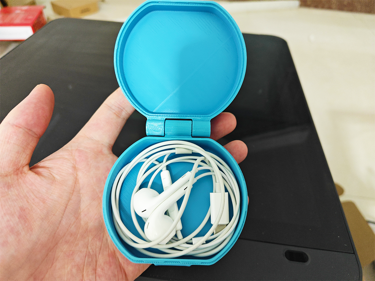 Print-in-Place Earbud Case (Tight Fit) by 土豆地呱 MakerWorld: Download ...
