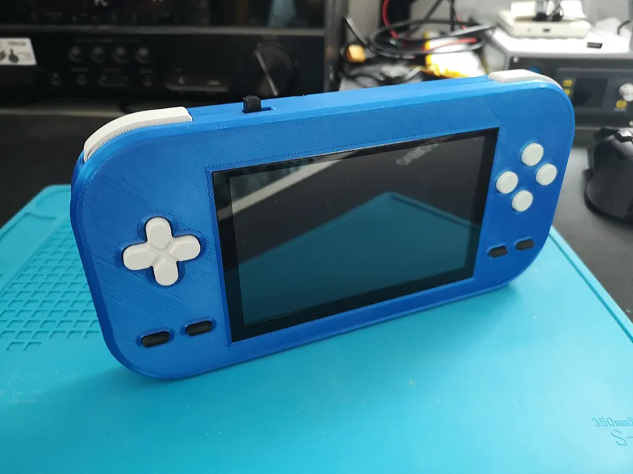 树莓派复古掌机 来自 Mark_McQ MakerWorld：免费下载 3D 模型