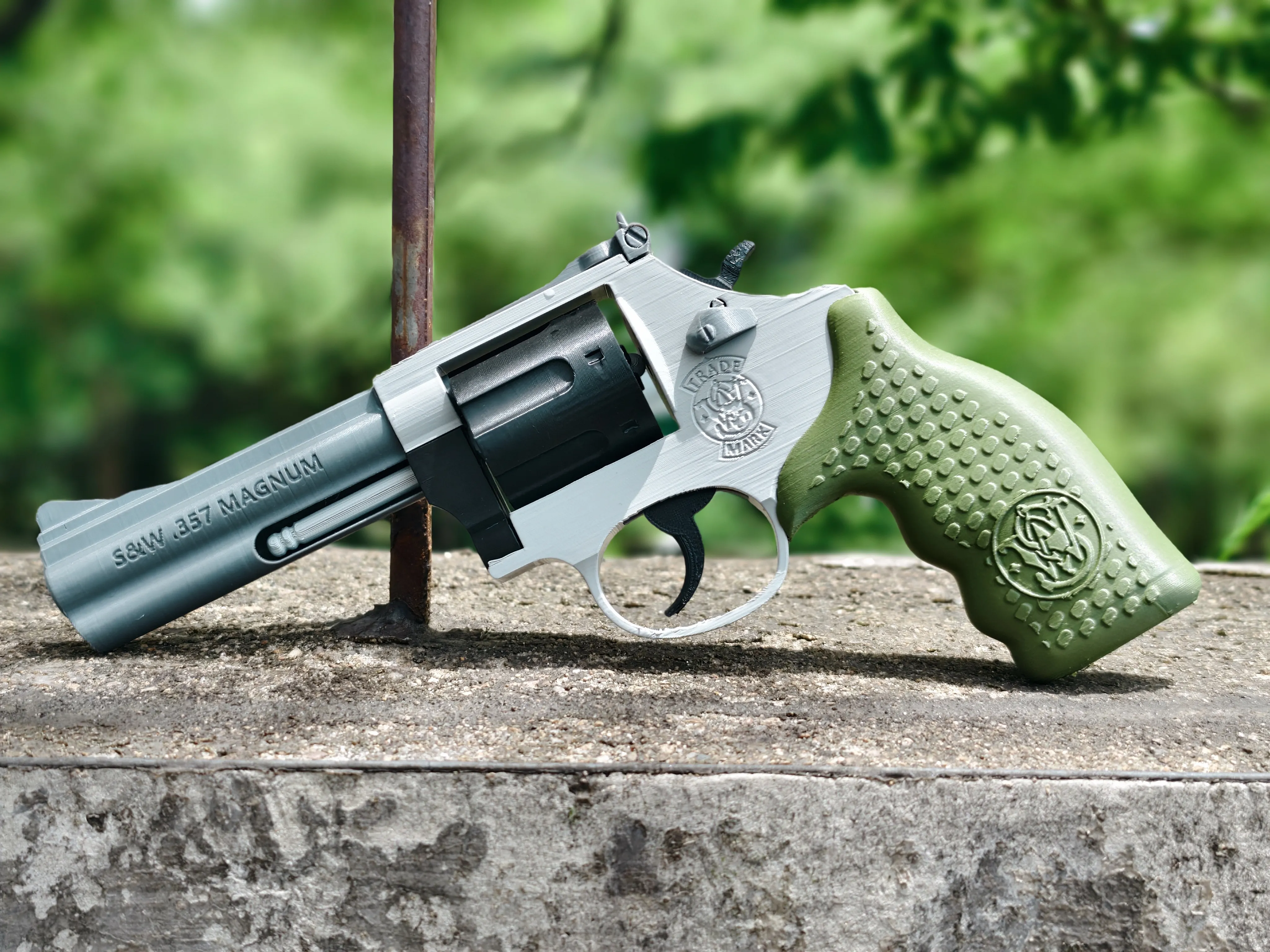 Smith & Wesson 686 Magnum Revolver Fidget Toy by 补补觉去 MakerWorld ...