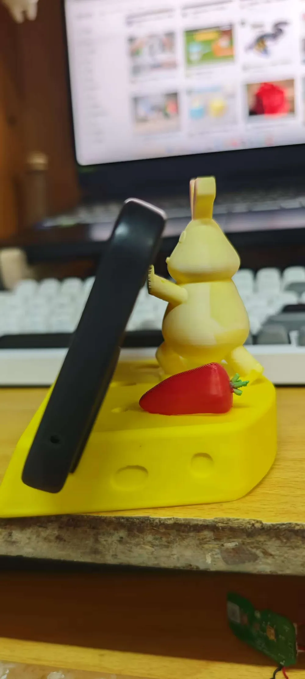 Bunny Cheese Phone Holder by user_46972043 MakerWorld: Download Free 3D ...