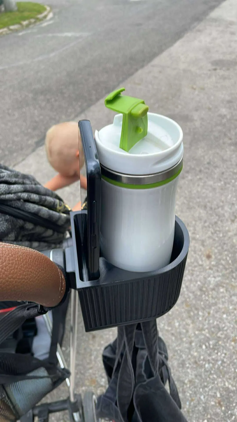 Cybex holder with patterned wall - Free 3D Print Model - MakerWorld