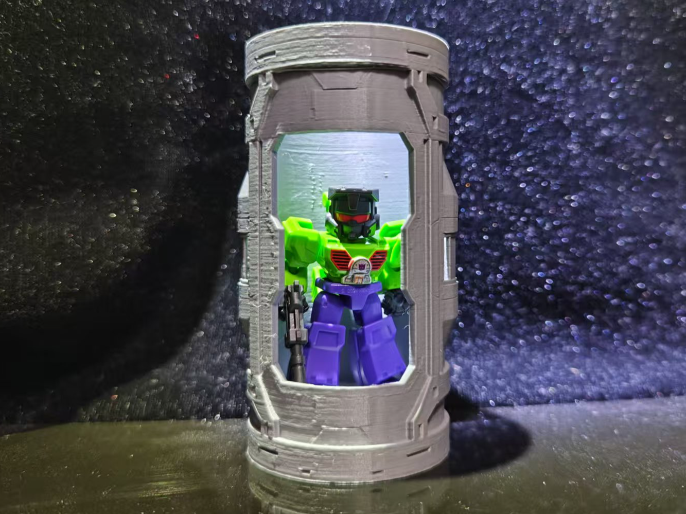 Mech model/hand-held figure hangar, can be used as a pen holder by ...