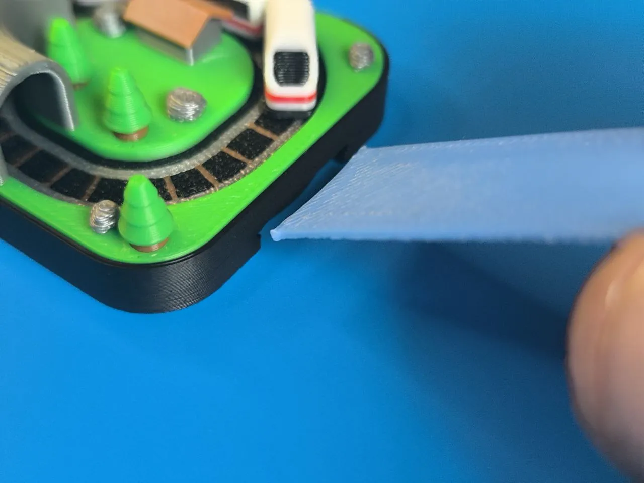 MiniTrain Watch by BamBam Design MakerWorld: Download Free 3D Models