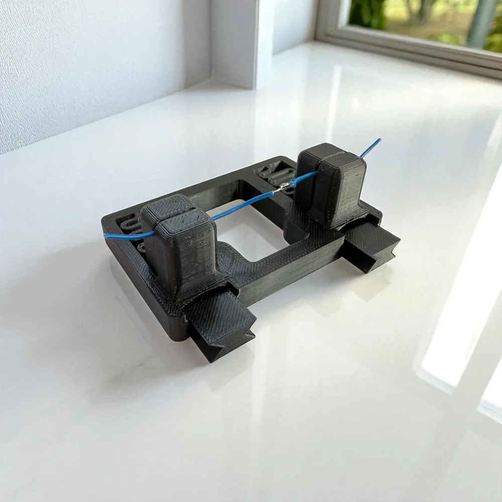 Soldering Helping Hands / Clamp for Wire Soldering by Print Hive ...