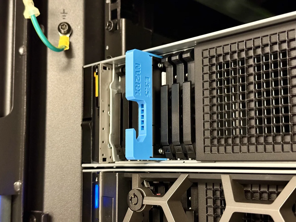 Toolless Dell NV2RX E3.S Disk Tray - Free 3D Print Model - MakerWorld