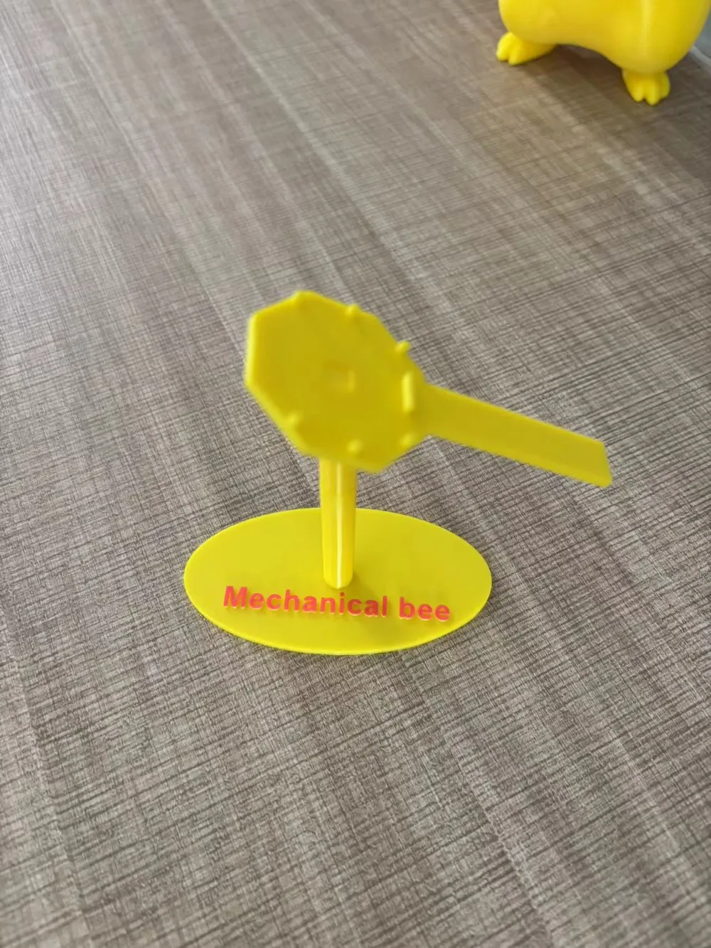 Mechanical Bee Display Stand by Light001 MakerWorld: Download Free 3D ...