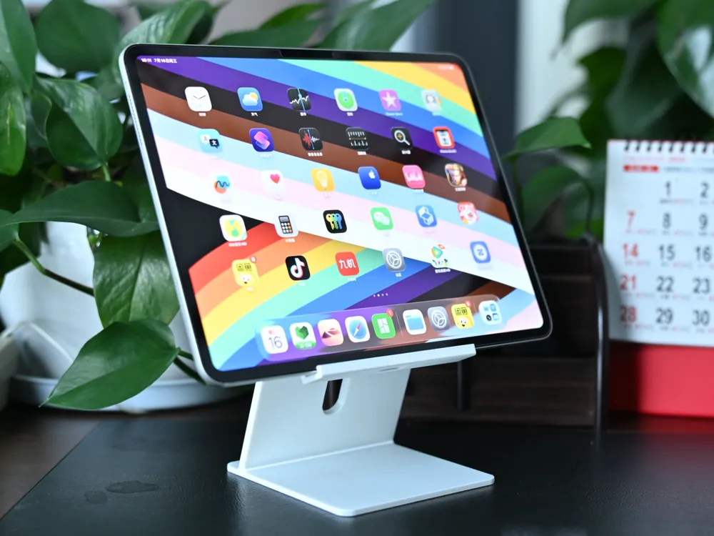 iPad and Foldable Phone Stand by Hatya MakerWorld: Download Free 3D Models