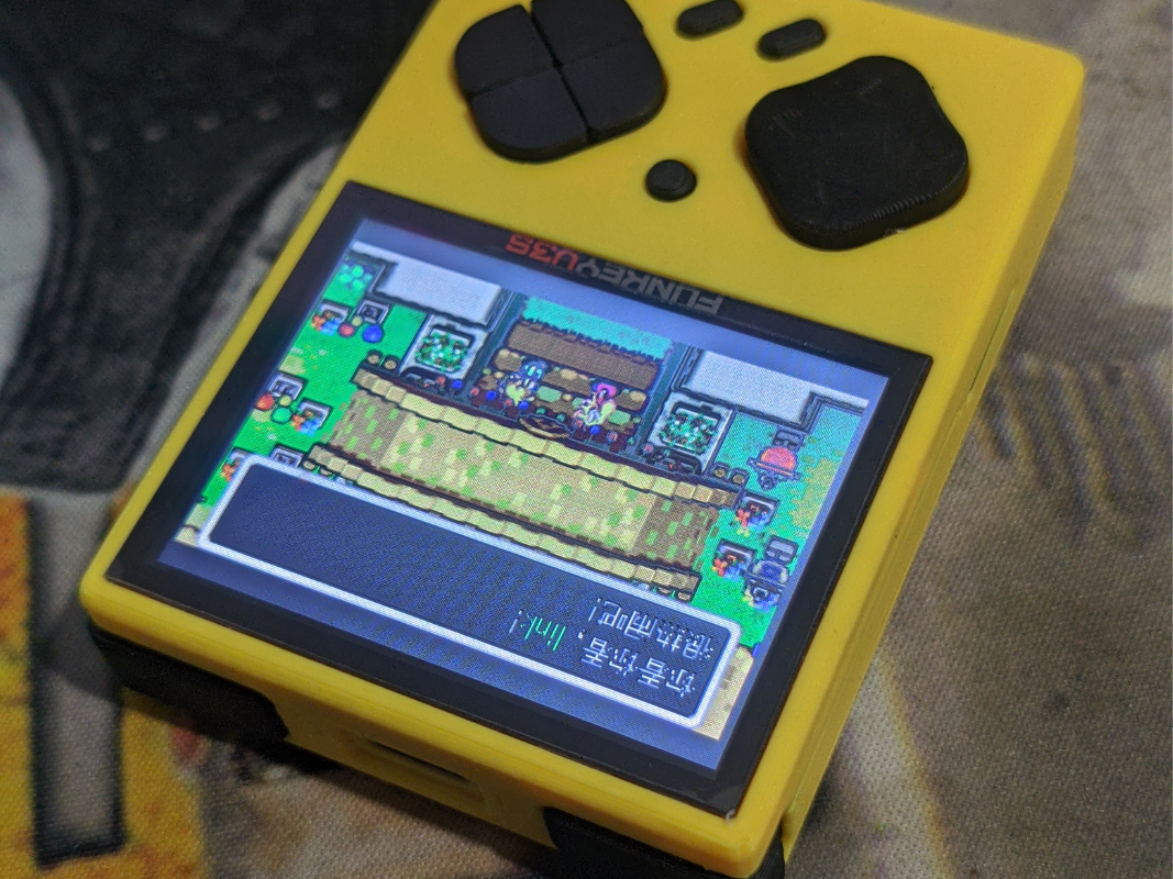 V3S Funkey handheld console's 3D-printed case, playable with GBA, PS1 ...