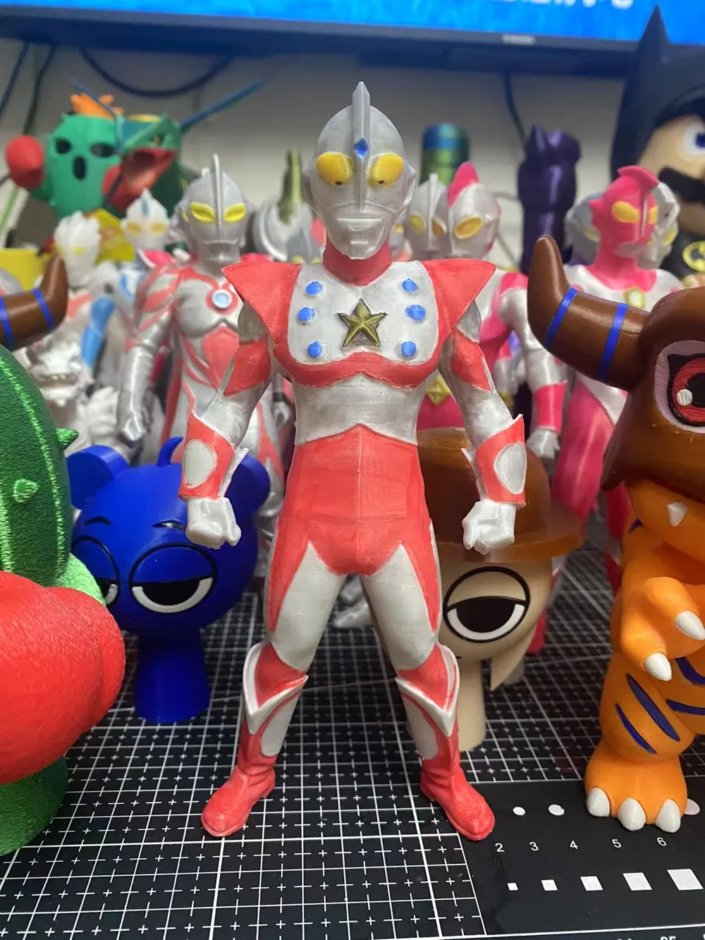 Chuck Ultraman von 陌生秋寒 MakerWorld: Kostenlose 3D-Modelle herunterladen