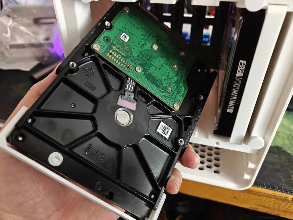 N5 Mini: A 3D-Printed 5-Bay NAS (175x175mm) by im.jackharvest ...