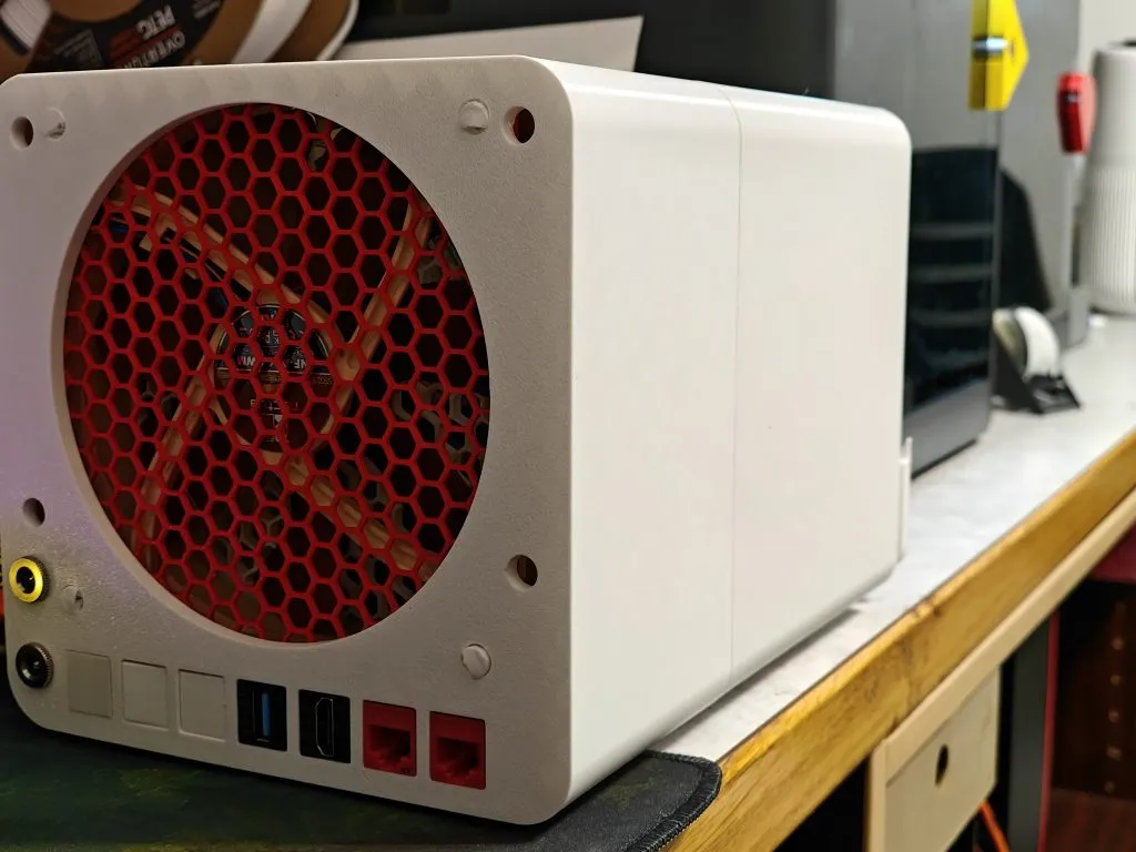 N5 Mini: A 3D-Printed 5-Bay NAS (175x175mm) by im.jackharvest ...