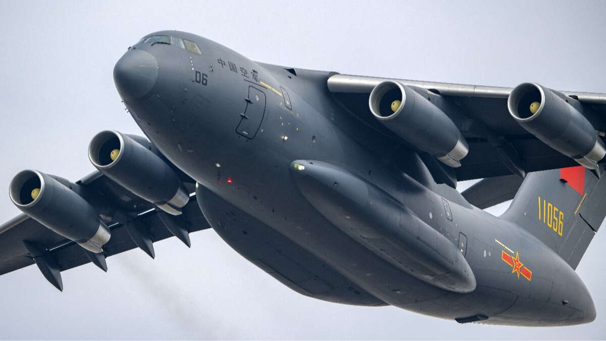 Chinese-made Y-20 'Fat Girl' Heavy Jet Military Transport Aircraft ...
