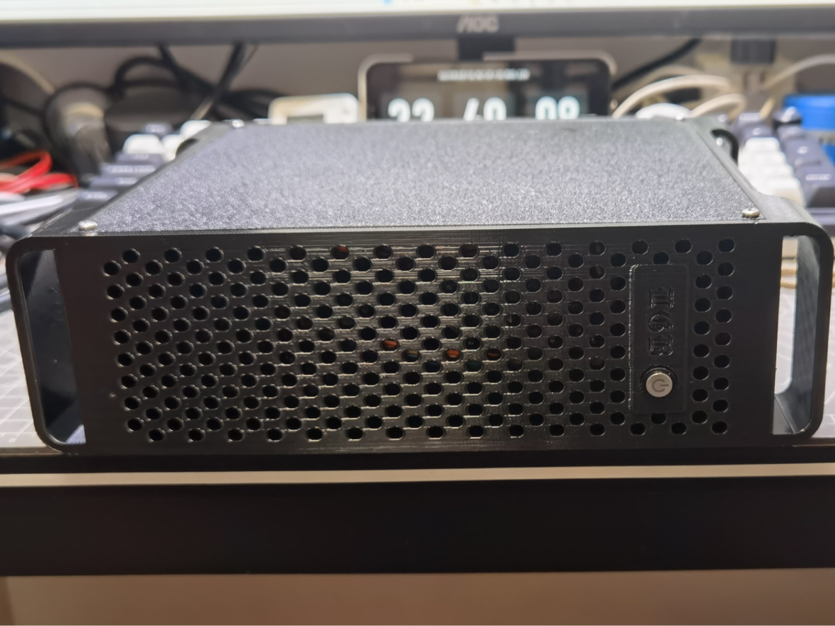 一个平平无奇的mini-ITX机箱 来自 user_1080844396 MakerWorld：免费下载 3D 模型