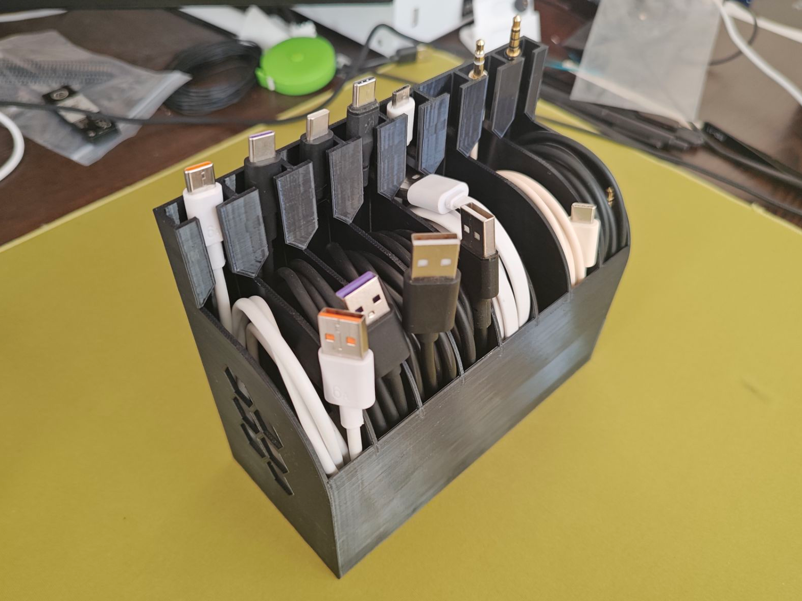 Caja de almacenamiento para cables de datos por HIM049 MakerWorld: Descarga Modelos 3D Gratuitos