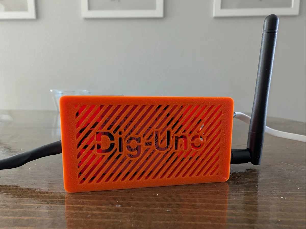 Quin LED Dig Uno Case AE+ WiFi remix Remixed by mavr1k MakerWorld ...
