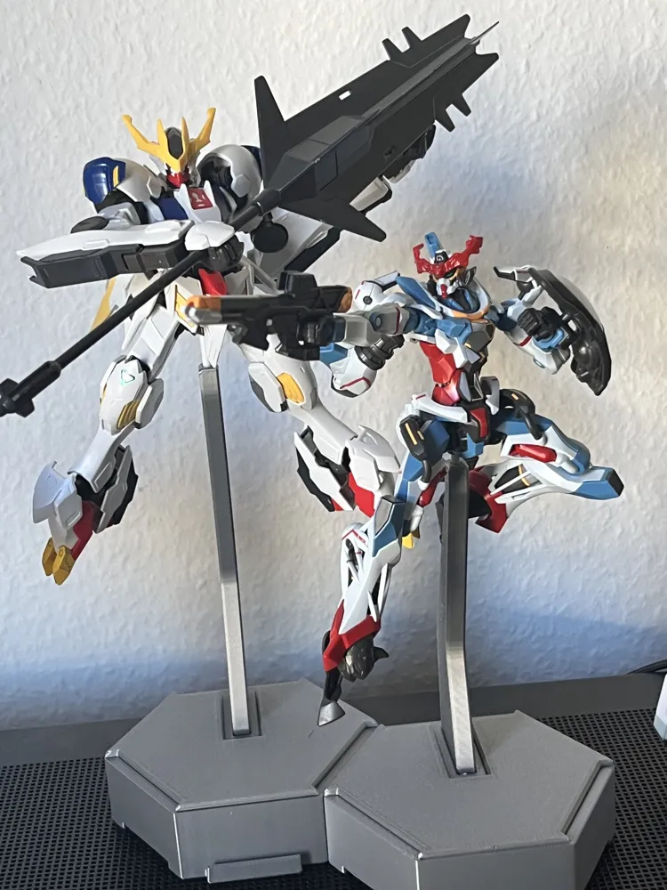 Action figure (Gunpla) stand with storage by Xisha MakerWorld: Download ...