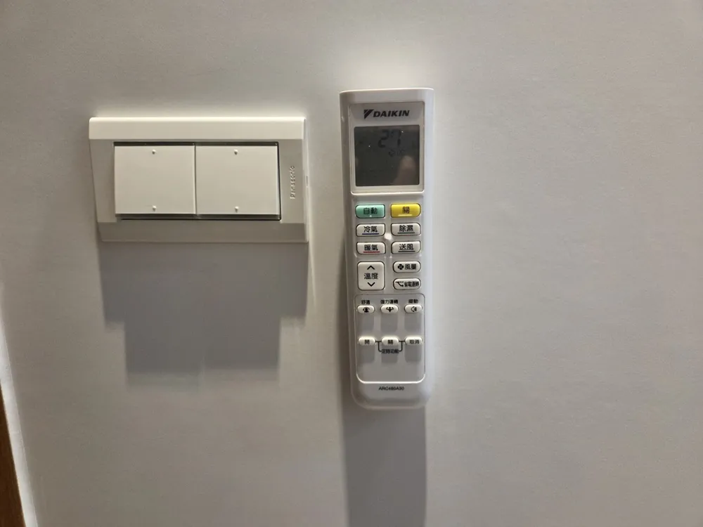 Drill-free Daikin Remote Holder Wall Mount by TyronHo MakerWorld ...