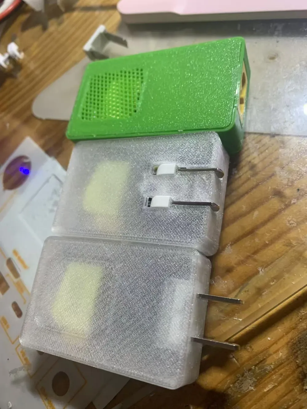 Taobao Zhixin's Home 33W 2 Yuan Card Charger Casing by DOCAN MakerWorld: Download Free 3D Models