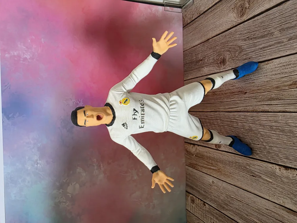 Cristiano Ronaldo Real Madrid CR7 - Free 3D Print Model - MakerWorld