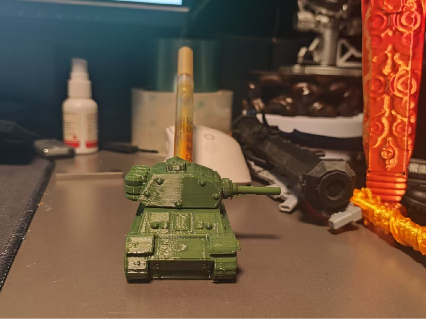 Minimalist Tank Pen Holder by 多多de玩偶世界 MakerWorld: Download Free 3D Models