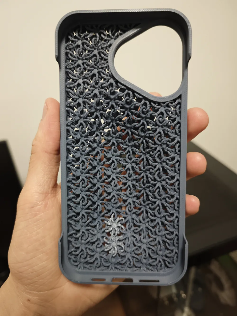 iPhone17 Chainmail Phone Case by 咋啥都要名字 MakerWorld: Download Free 3D Models