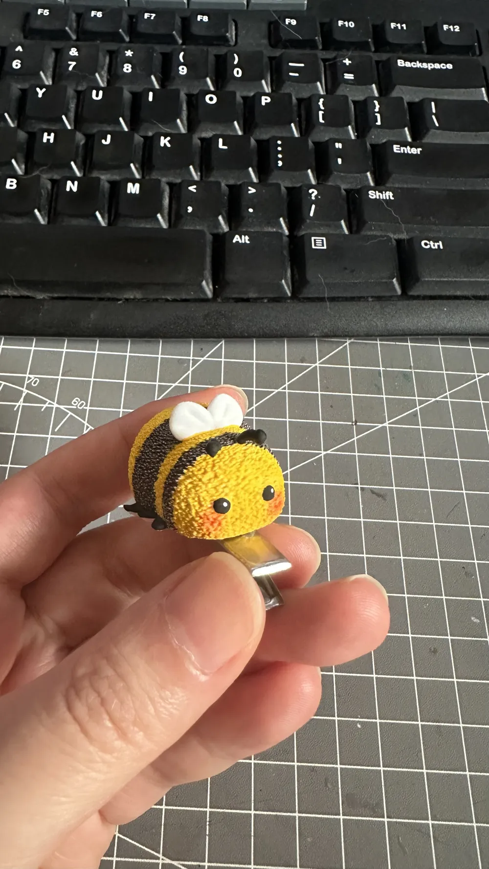 Chubby Bumblebee Cute Hair Clip - Free 3D Print Model - MakerWorld