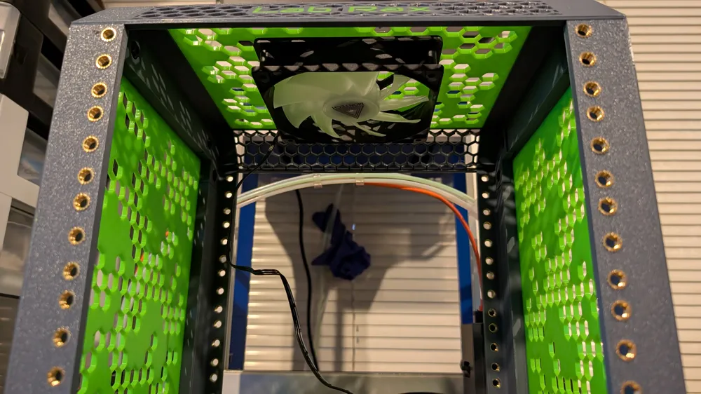 Lab Rax Top/bottom panel, Hex pattern w/ 120mm Fan Remixed by Noelson ...