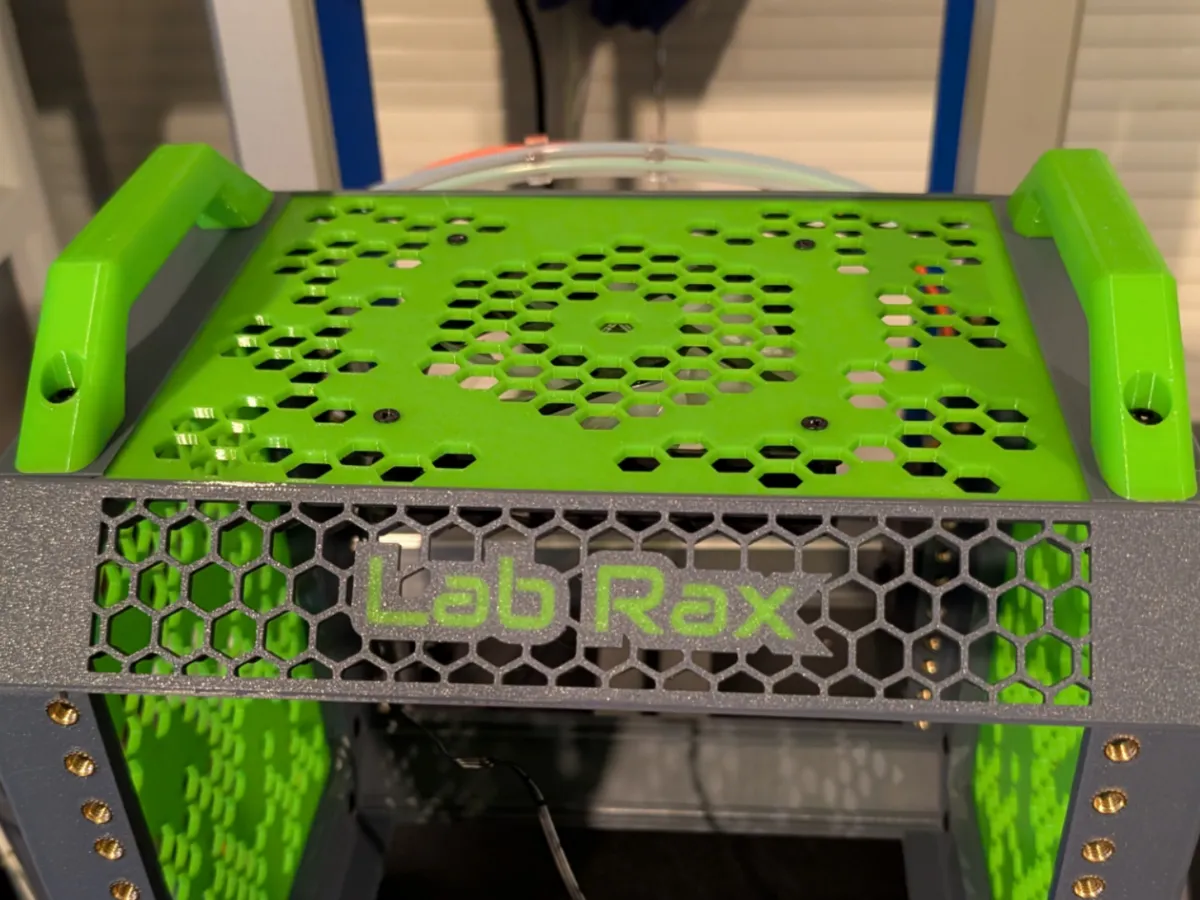 Lab Rax Top/bottom panel, Hex pattern w/ 120mm Fan Remixed by Noelson ...