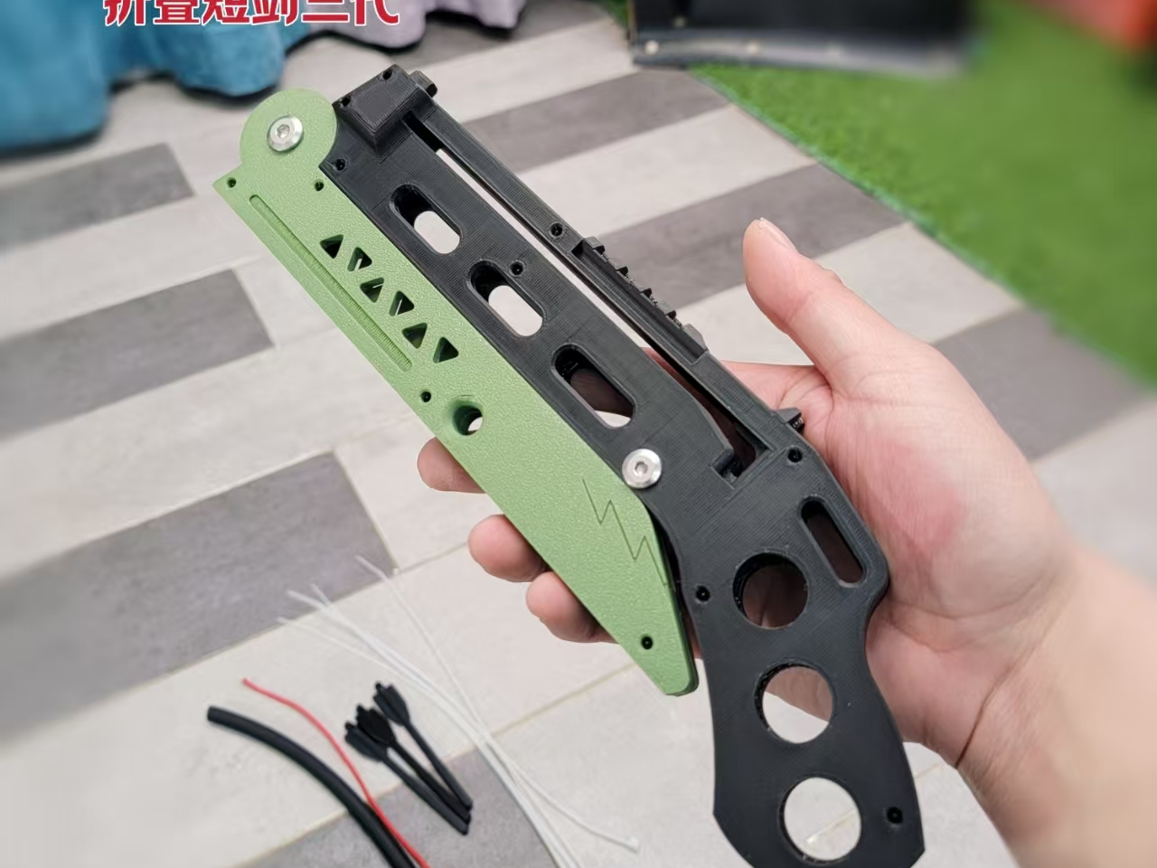 Genuine folding short sword generation three, not a replica. Can be ...