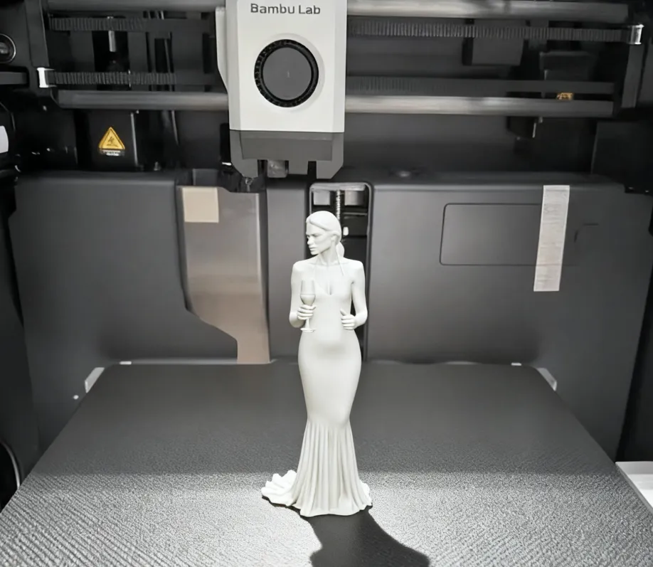 Elegant lady in a long dress - Free 3D Print Model - MakerWorld