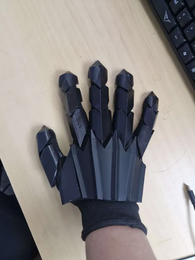 Simple medieval gauntlet by bavlox MakerWorld: Download Free 3D Models