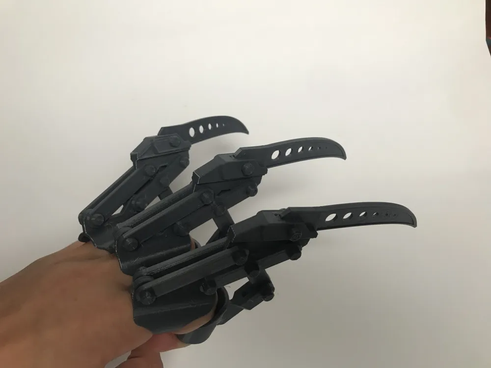 Mantis claw for cosplay - Free 3D Print Model - MakerWorld