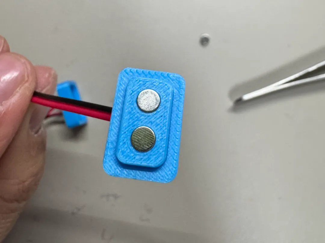 Magnetic 2-pin terminal, magnetic quick-release connector - Free 3D ...