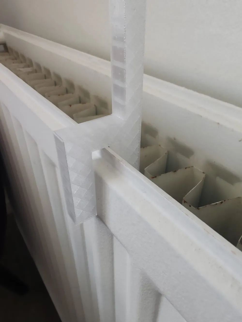 Acessório para pendurar um cabide em um radiador por Ronas MakerWorld ...