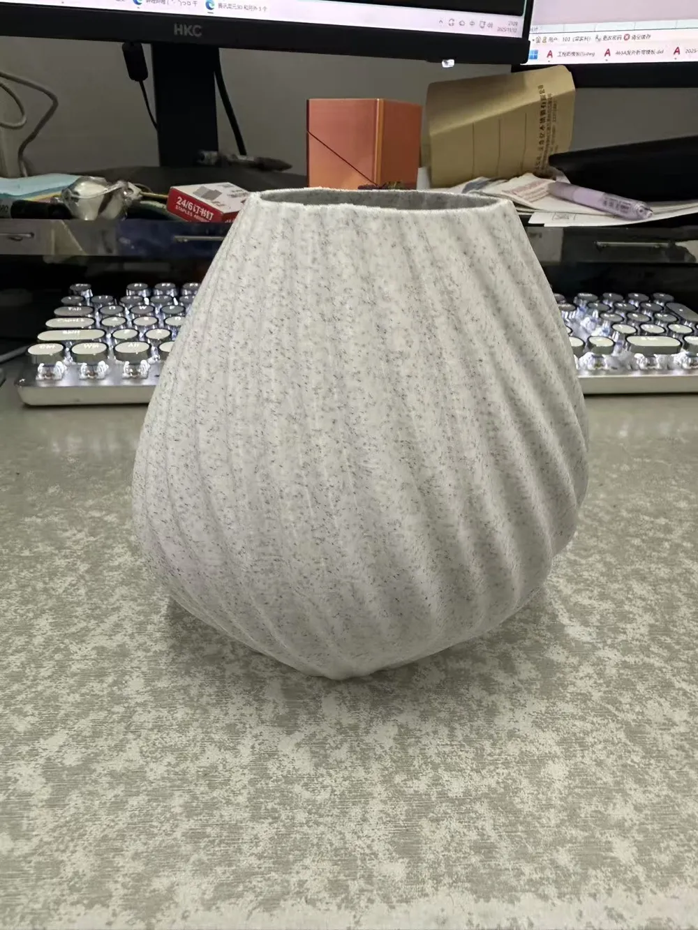 Mid-century style high-end retro pleated vase for artificial flowers ...