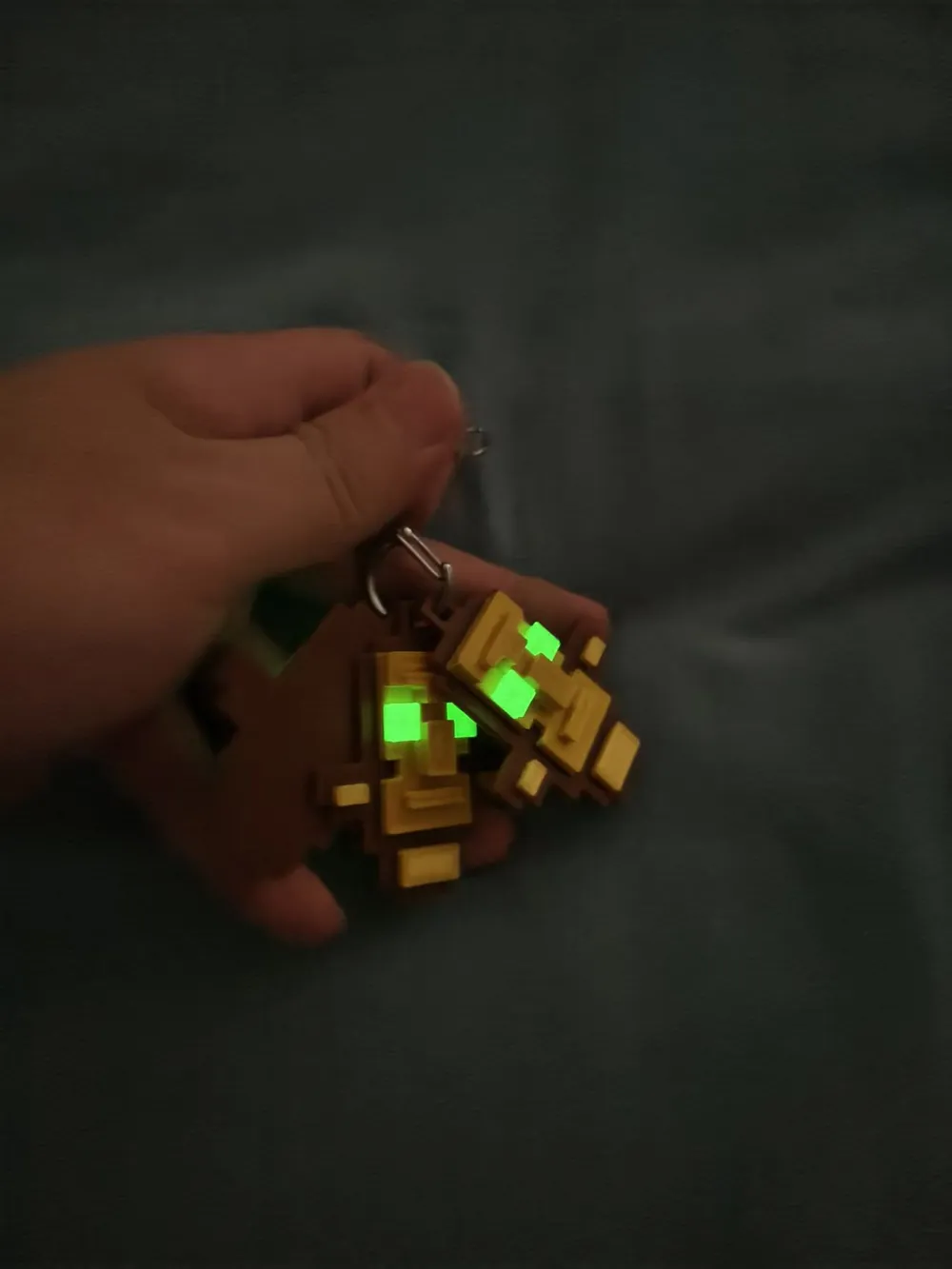 Minecraft Totem of Undying Keychain - Wishing you peace and safety ...