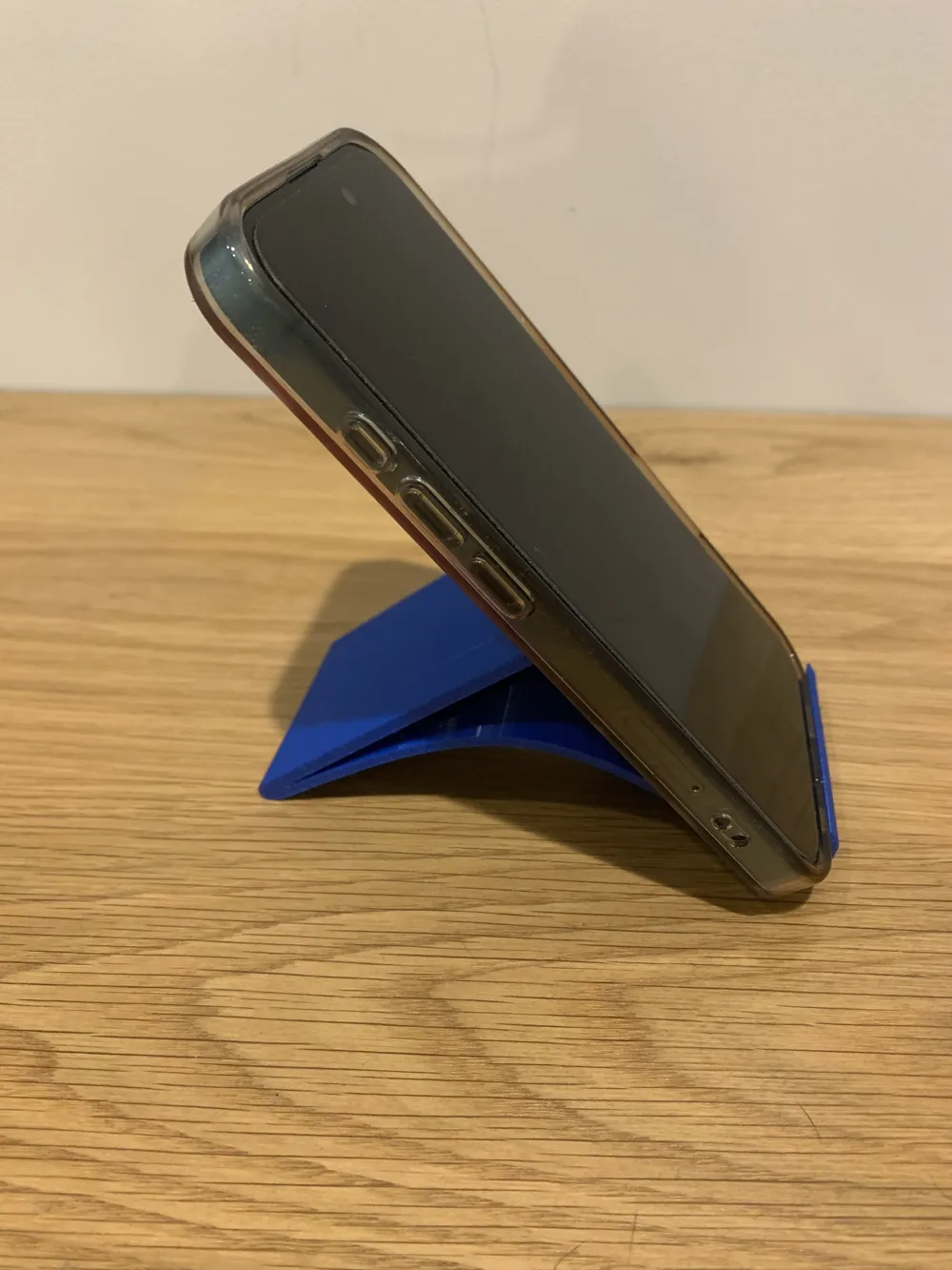 Phone Holder von 3D Fletch MakerWorld: Kostenlose 3D-Modelle herunterladen