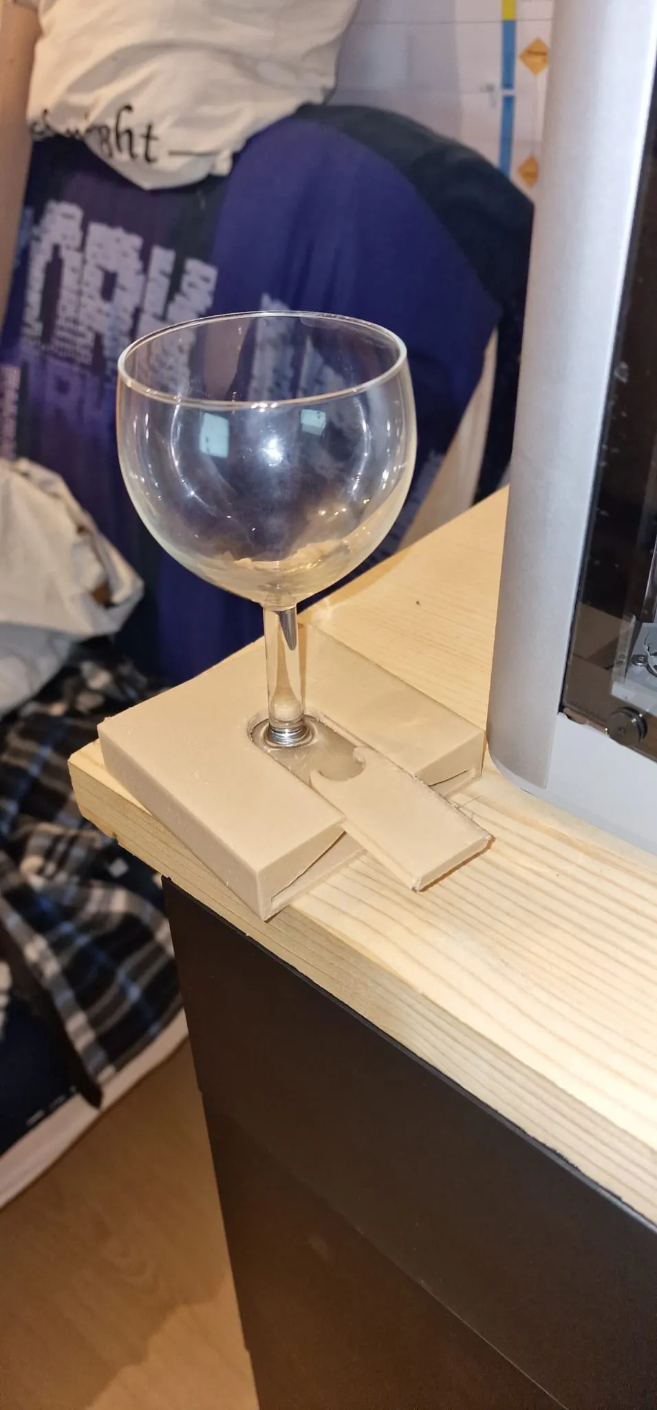 Lid support with lock - Free 3D Print Model - MakerWorld