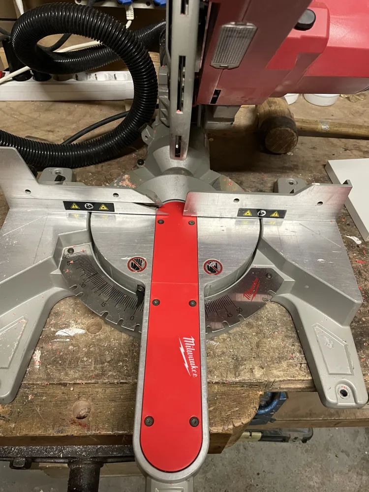 适用于 Milwaukee MS216 sb 的零间隙嵌入件 来自 Danny-Rens MakerWorld：免费下载 3D 模型