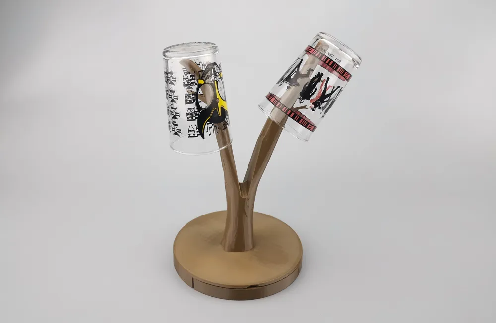 Tom Cat Splits the Big Tree Famous Scene Multi-Functional Stand - Free ...