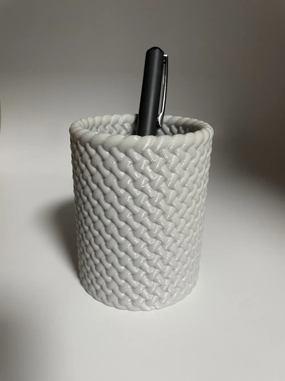 Woven pen holder - Free 3D Print Model - MakerWorld