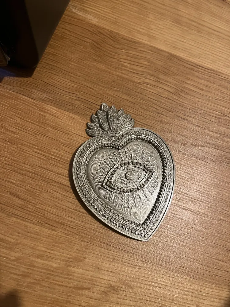 Ex-Voto Heart Eye - Free 3D Print Model - MakerWorld