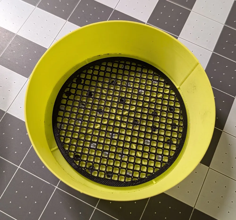 Planter drainage Mesh - Customizable/Parametric by 2hands MakerWorld ...