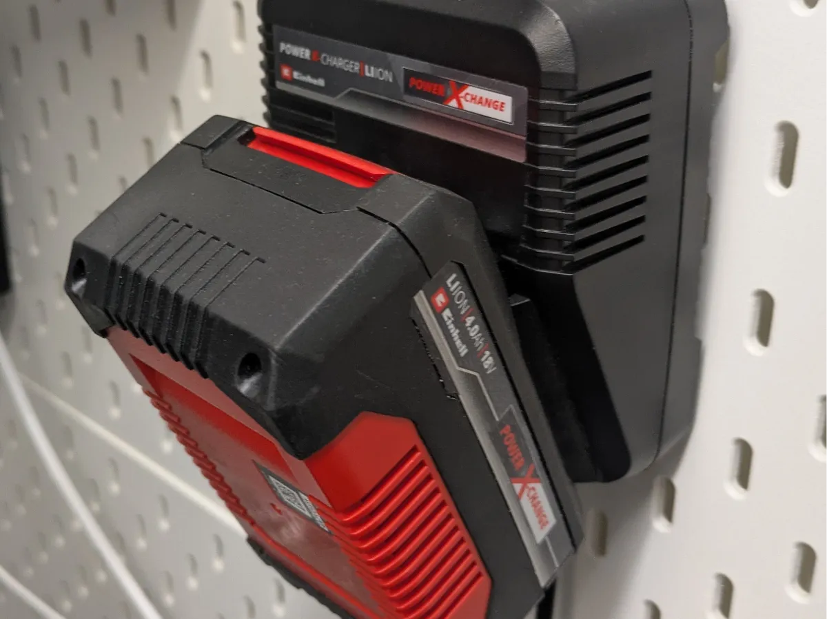 Ikea Skadis x Carregador Einhell Power X Charger 3A por jtenniswood ...