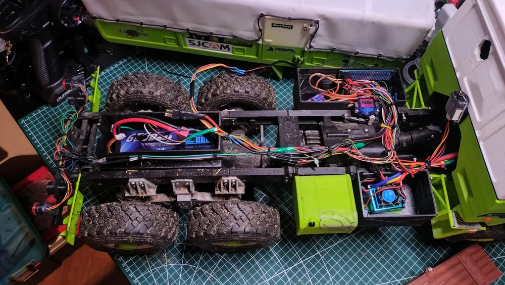 ML Model Tatra Dakar - Boxy pro elektroniku Remixt von Karel Němec ...