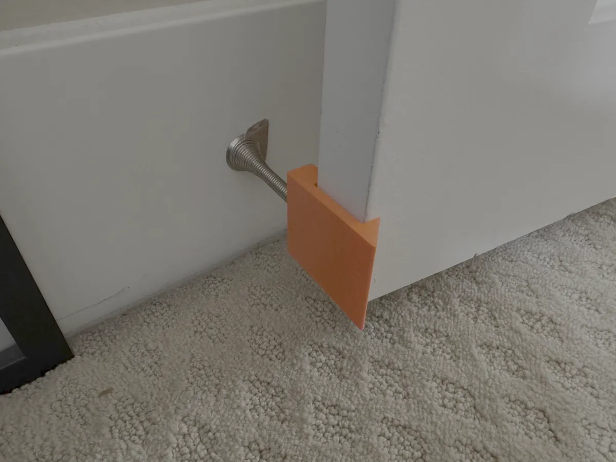 Latching spring door stop - Free 3D Print Model - MakerWorld